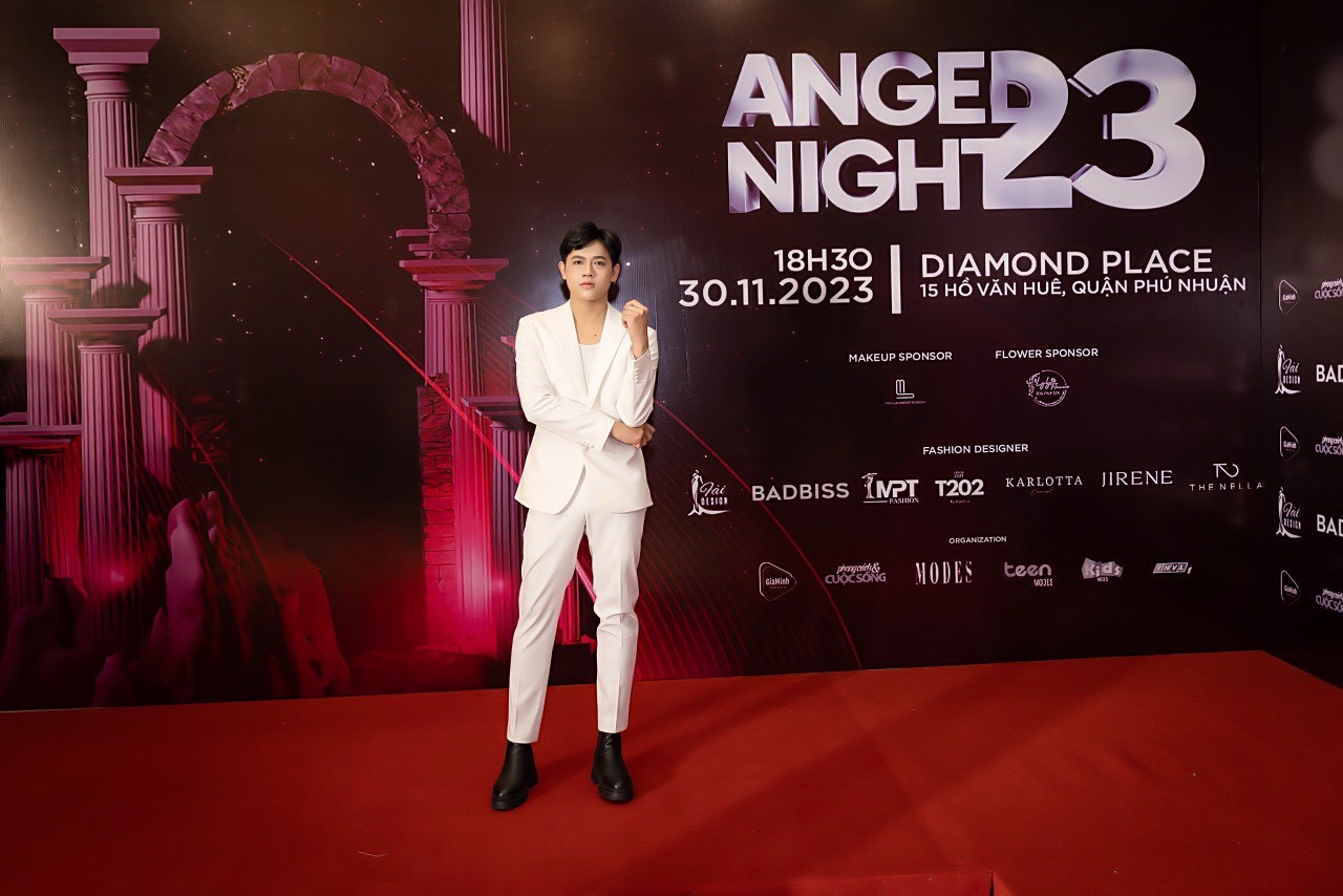 Chí Nguyện - Nam người mẫu duy nhất xuất hiện trong BST Thu Đông 2023 ...