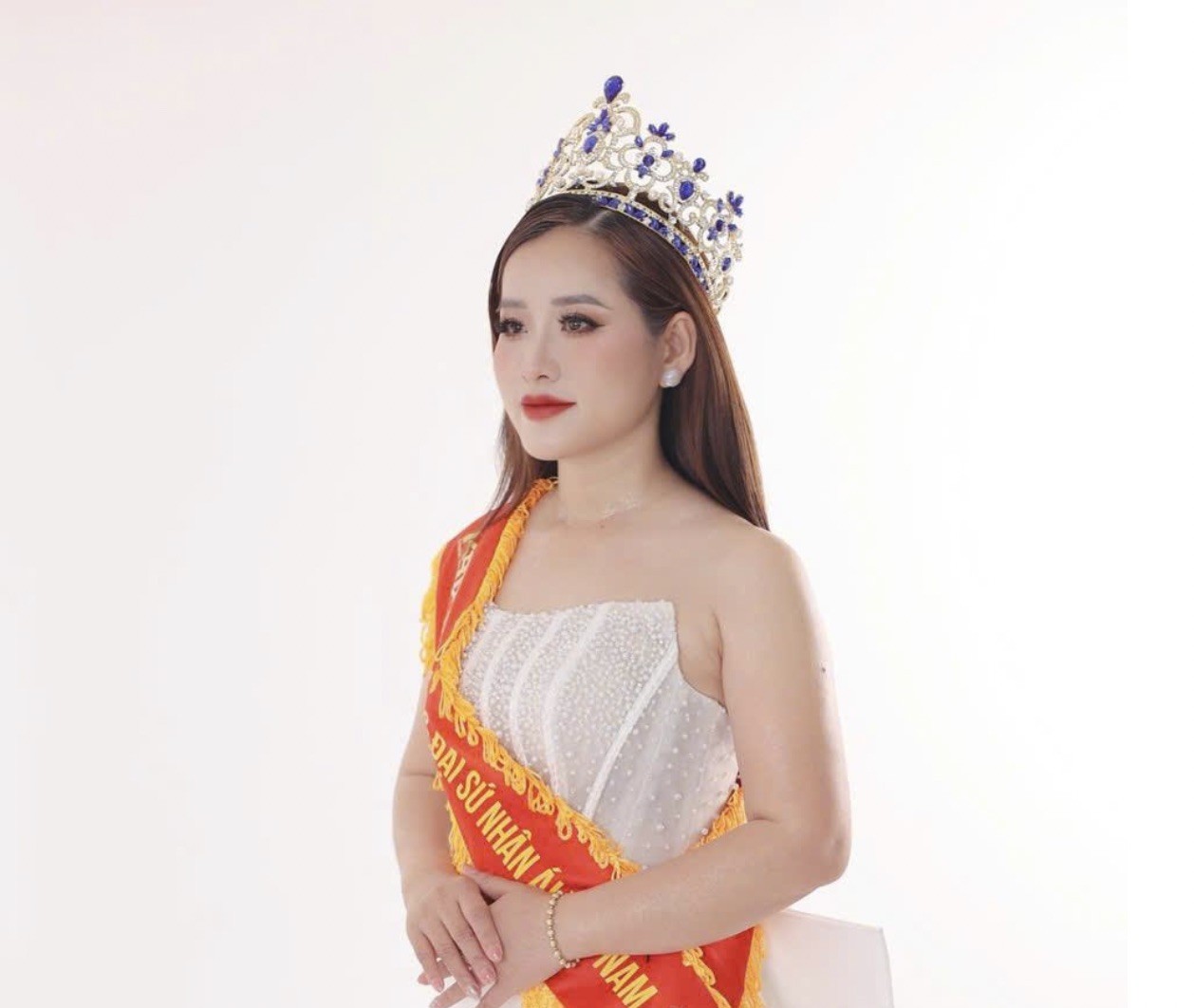 Hoa Hậu Nhân Ái Hellen Yến Phạm: Cho đi là còn mãi - Đời sống và Phát triển Online