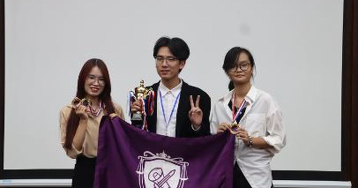 LUNA DEBATING CHAMPIONSHIP 2024: HAI NỬA “TỔNG HỢP”